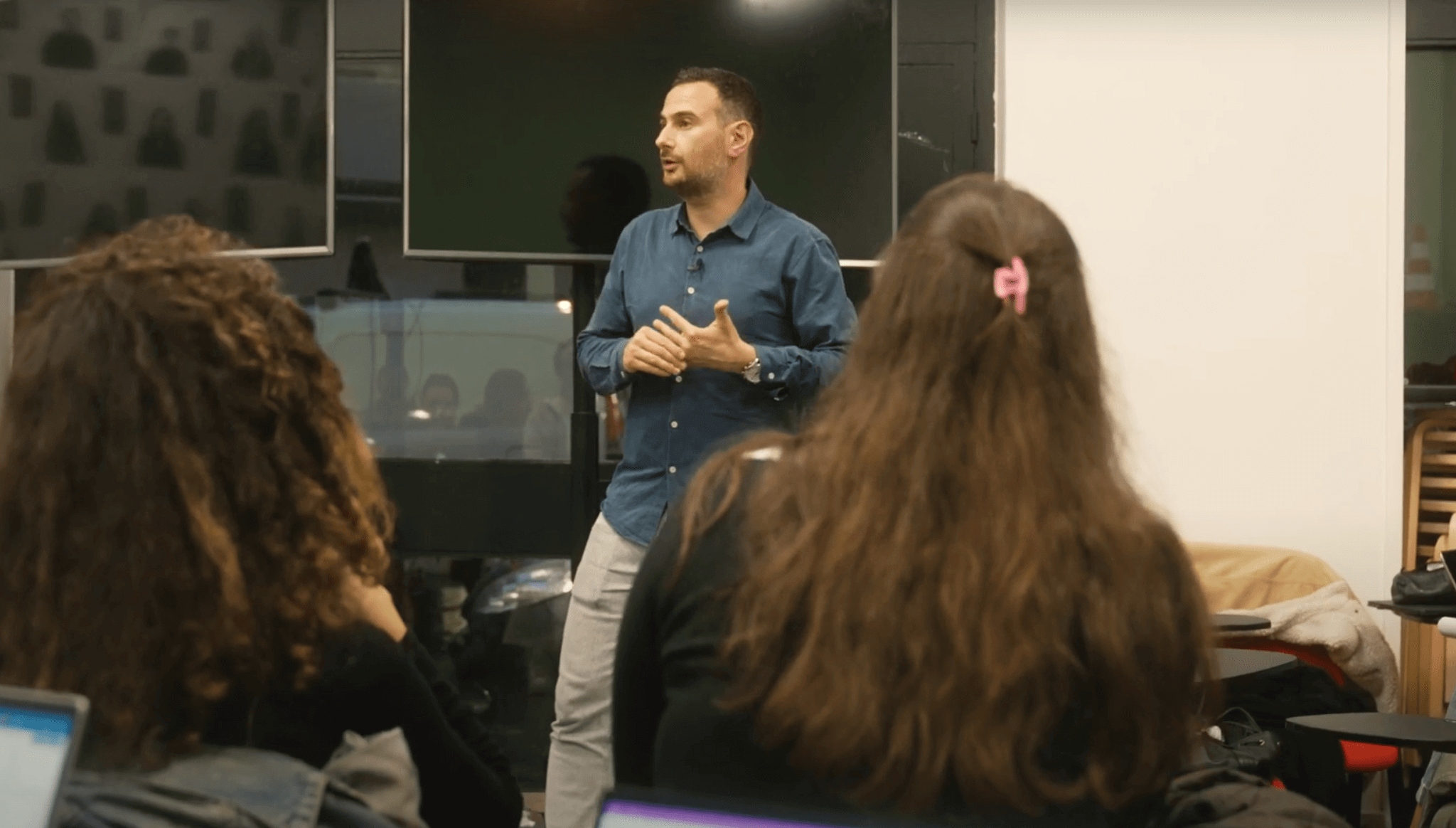 Interview avec Armin Arefi, grand reporter au Point - École W